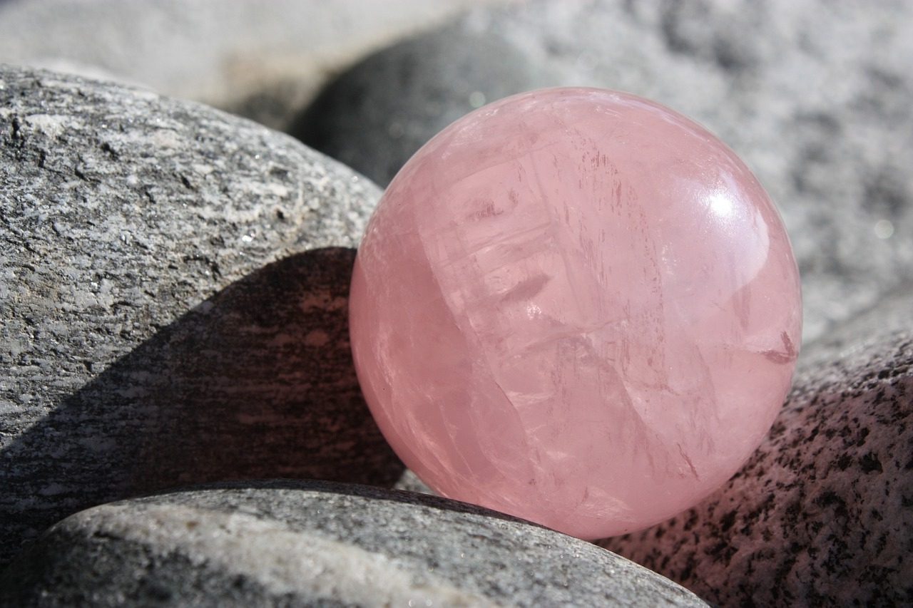 Pierre précieuse rose : vertus, propriétés et signification selon la ...